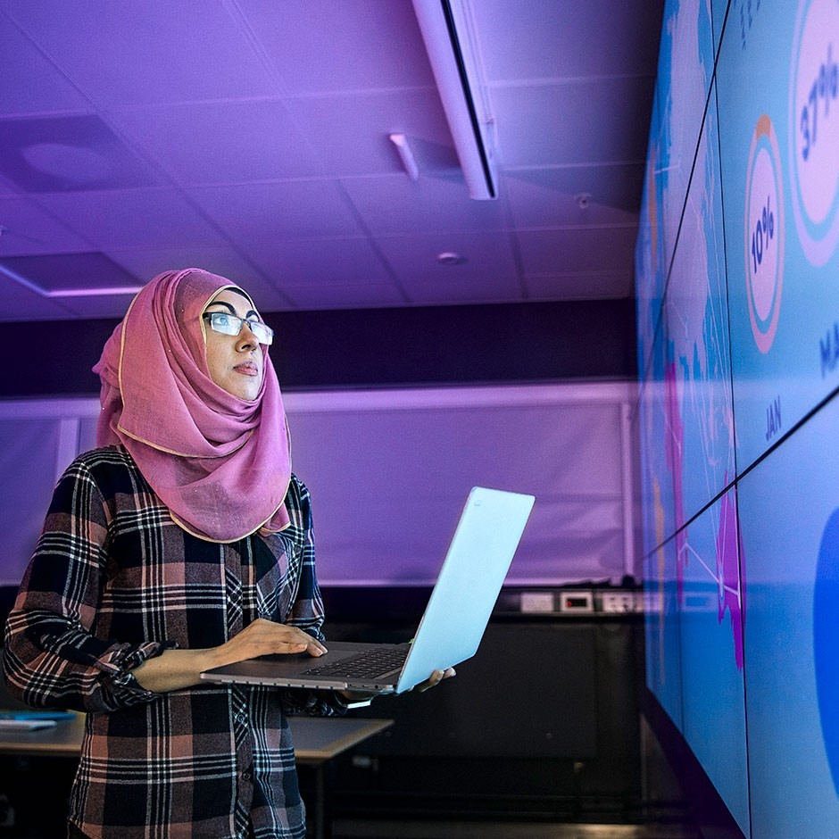 Finastra Essence | Core Banking Software